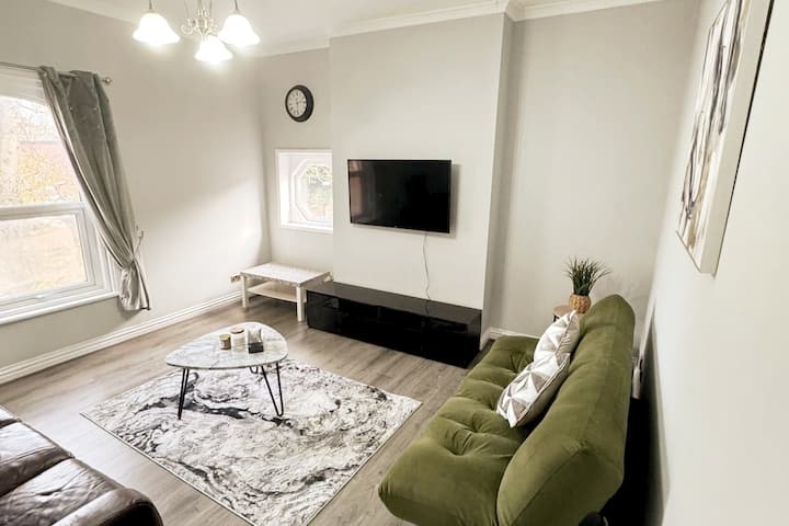Luxury 1 Bedroom Apartment - Oldham