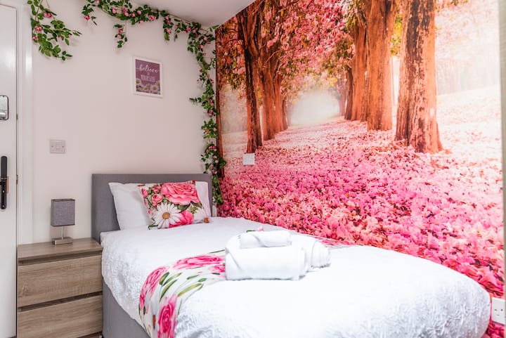 Floral Whisper - Studio In Nn1 - Northampton