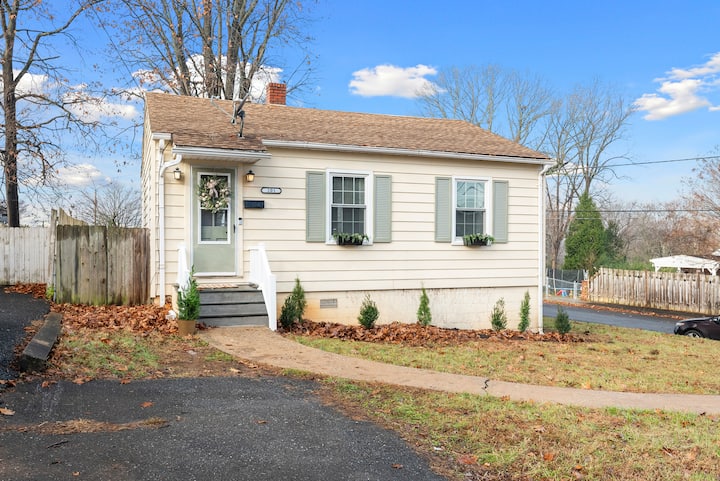 Cozy Cottage | 10 Min To Downtown, Near Lu & Ul - Lynchburg, VA