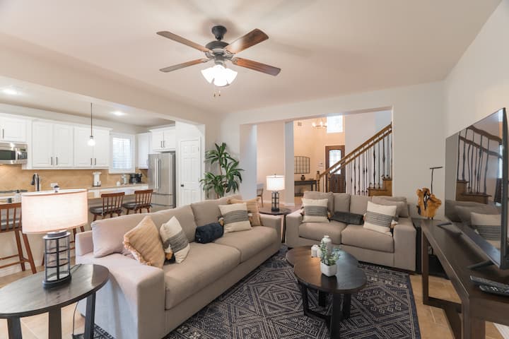 Charming Woodlands Retreat - Tomball, TX