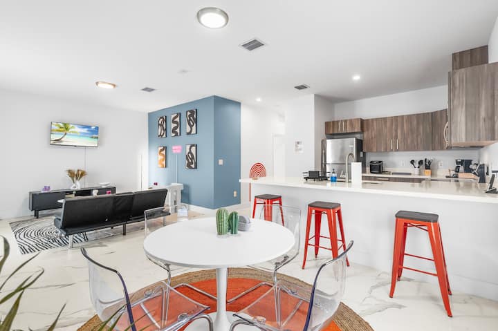 Beachside Unit: Spacious Patio•bbq•fastwifi•kit - Fort Lauderdale, FL