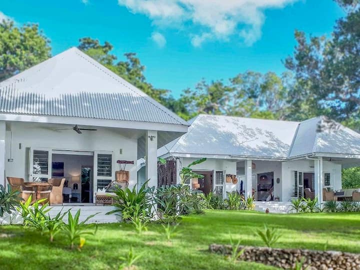 Malolo I Vanuatu Luxury Holiday Homes - Port Vila