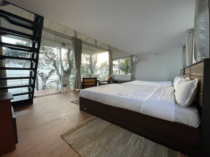 Tipperary Sunset Cabin - With Sunset & City Views - Yercaud