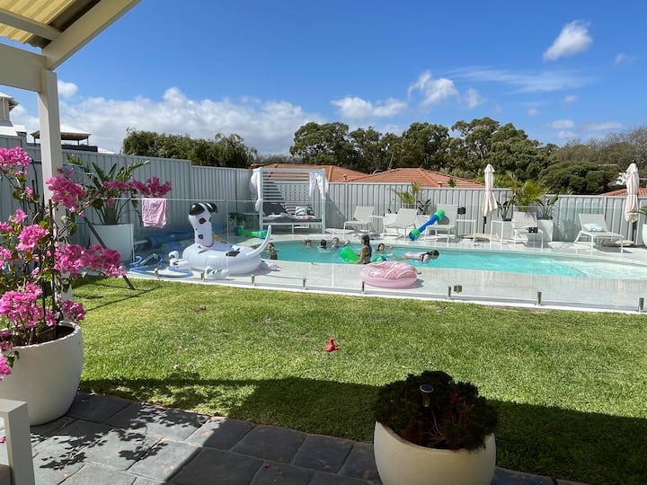 Oceanside Mansion & Luxury Pool - 루카