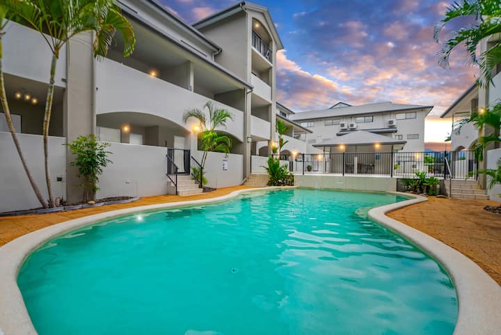 Terraces On Martyn: A Breezy Tropical Pool Retreat - Cairns