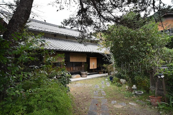 160年以上前に建てられた古民家の蔵での宿泊 - 쓰시
