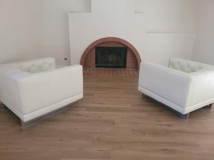 Cozy 3b& Loft Near Palmdale Hospital Entire Home - Palmdale, CA