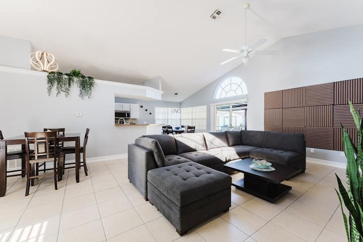 Cozy 4 Bedroom Home With Pool -Close To Everything - キシミー, FL