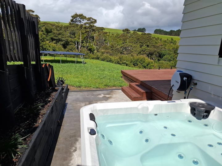 Spacious 4 Bedroom Home In Maraetai - Beachlands