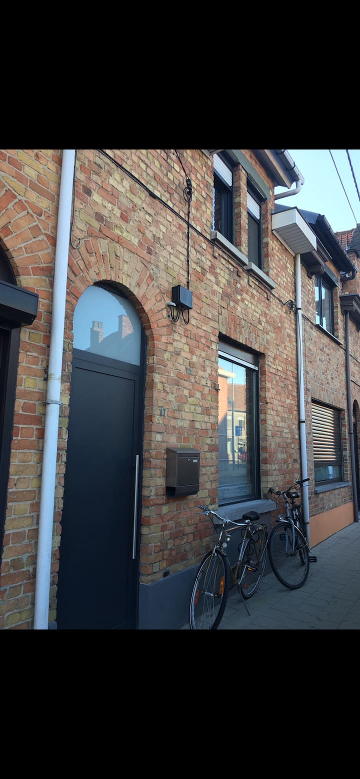 Charmante Rijwoning In Centrum - Roulers