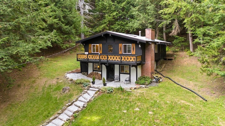 Peaceful Vermont Cottage W/ Outdoor Sauna! - Vermont