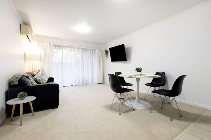 Spacious Unit, Near Everything - Virginia