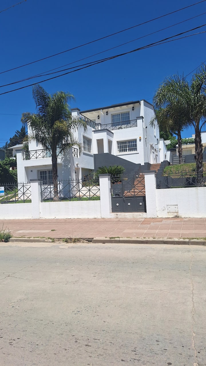 Hermosa Casa Con Vista Al Rio - Villa Carlos Paz