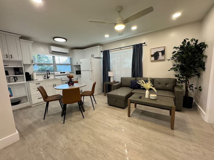 Cute & Cozy 1 Br Apt W/shared Pool Access/parking - Fort Lauderdale, FL