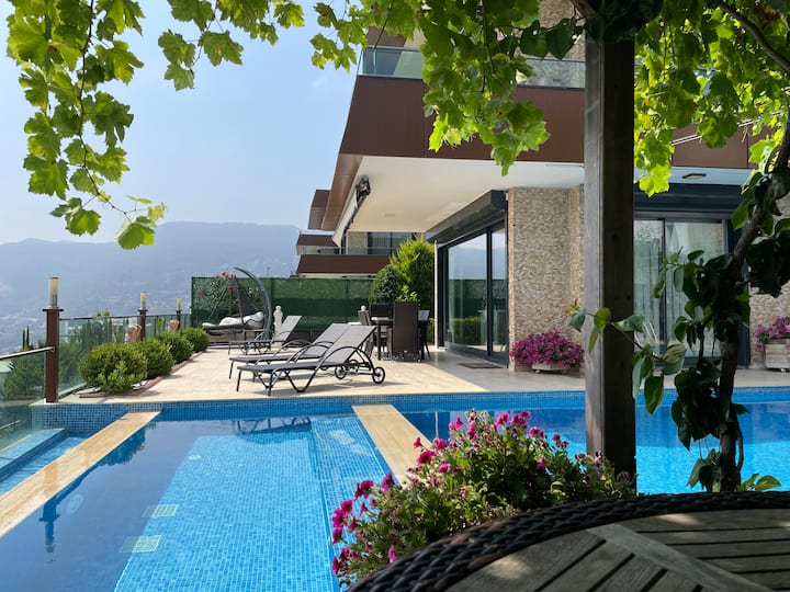 Villa With A View And Pool - Alanya