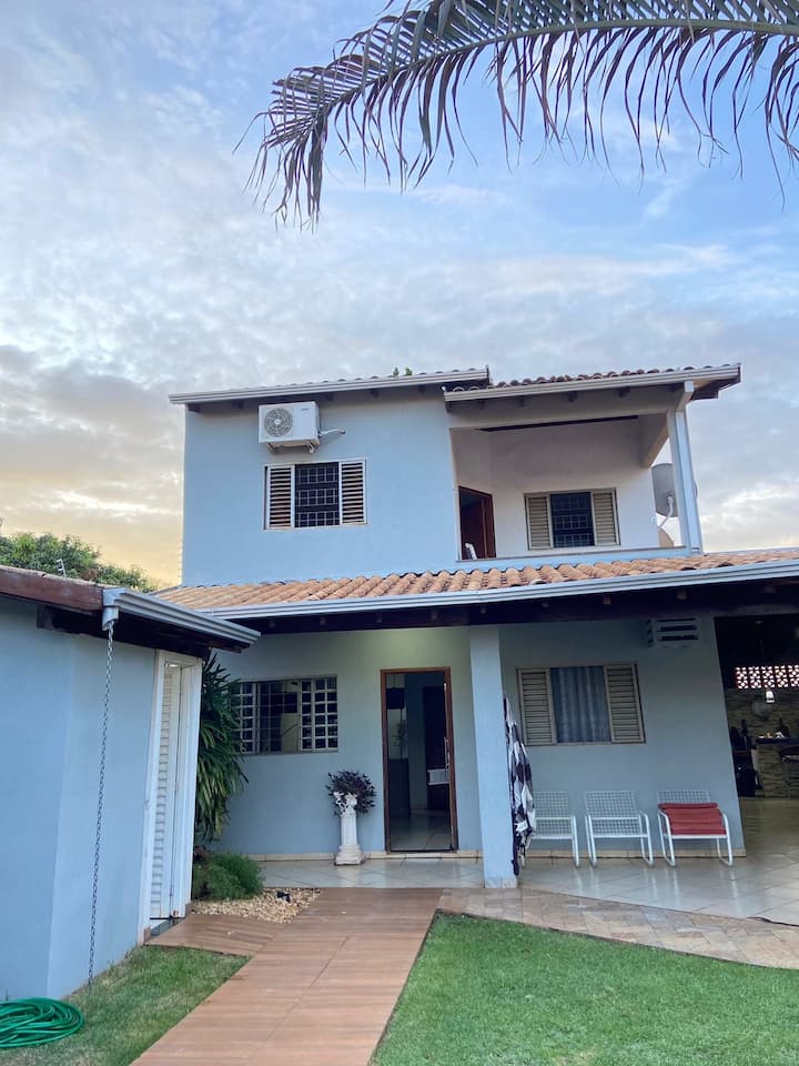 Sobrado Charmoso E Aconchegante! - Campo Grande