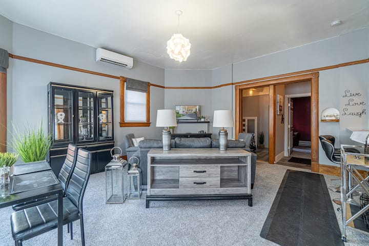 Rustic 3-bedroom, 1.5-bath Oasis By Downtown - Reno, NV