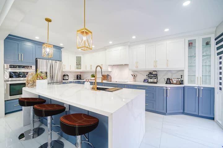 Stunning Retreat W/ Mod Finishes - Ajax