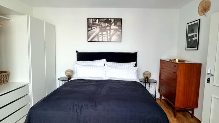 Lovely One-bedroom With Balcony - Berlín