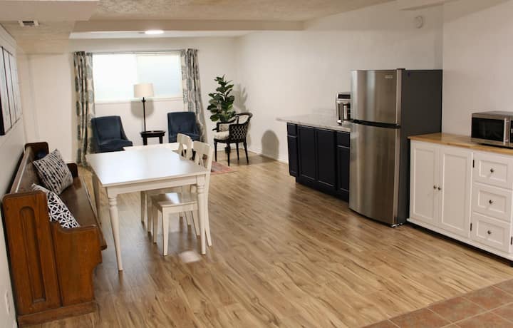 Spacious 3 Br Basement Suite 20 Minutes To Skiing - Sandy, UT