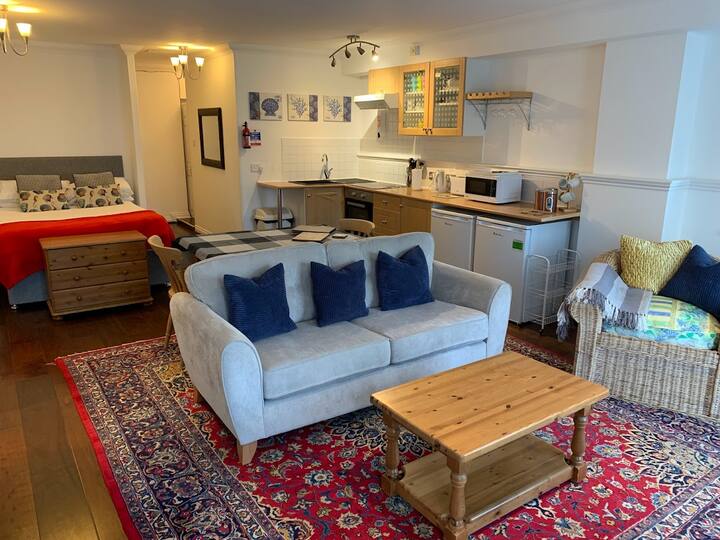 Studio Apartment #1a - Guernsey