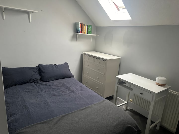 Room To Rent Cheltenham/ Central Loc&free Parking - Cheltenham