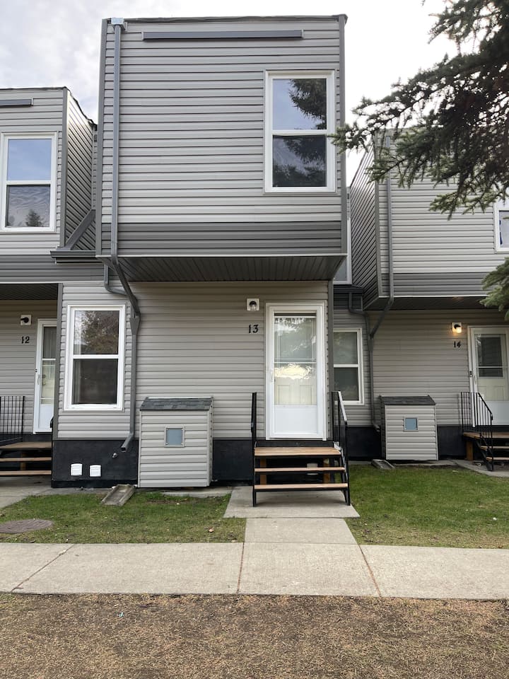 Townhouse For Rent In Edson - Edson