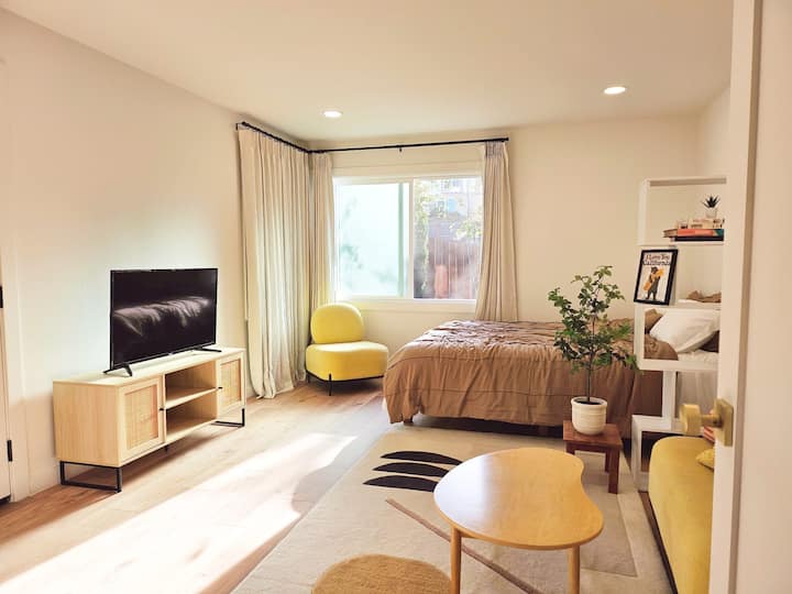 Private Unit In Safe, Serene Neighborhood - Oakland, CA