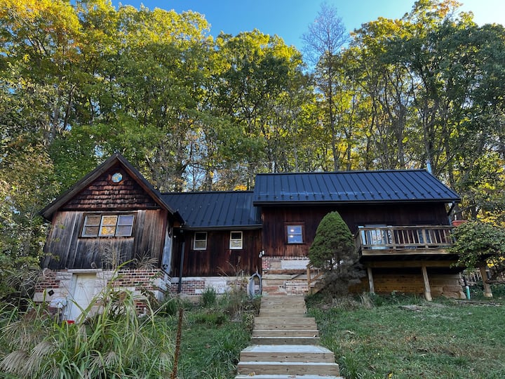 Nature Lover’s Cabin Retreat | 24acres W/trails - Athens, OH