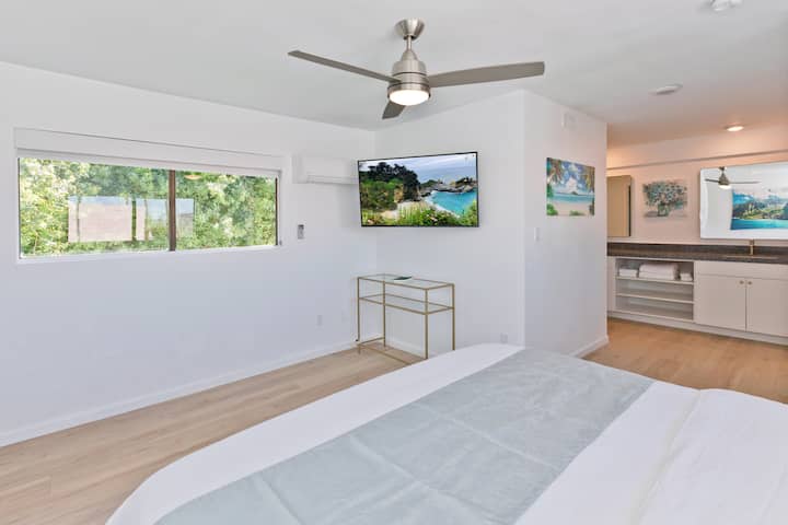 Coastal Studio W/ Pool By El Paseo - Palm Desert, CA