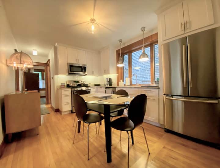 Cozy Two Bedroom On Quiet Street - Lincoln Park - Chicago