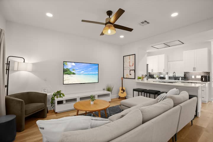 Modern & Spacious ~ Close To Downtown ~ Fast Wi-fi - Austin, TX