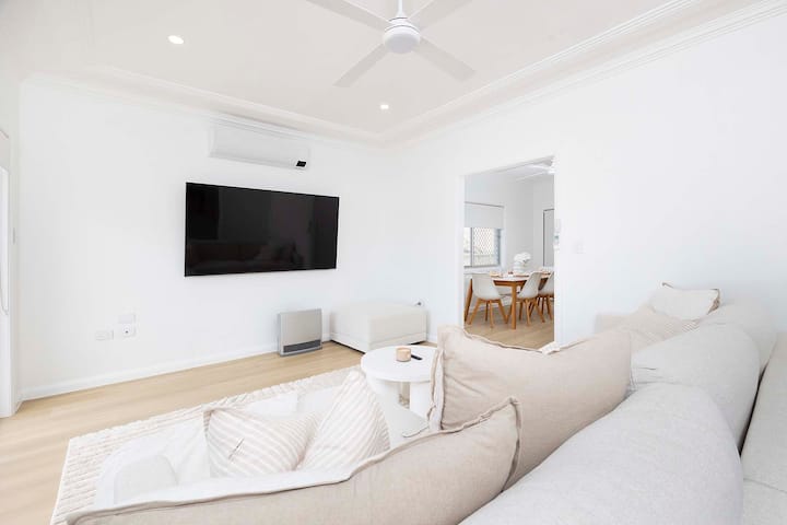 Stone's Throw Cottage - Forster