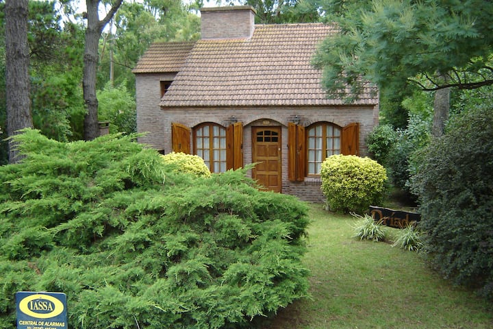 Chalet Para 7!excelente Ubicacion - Pinamar