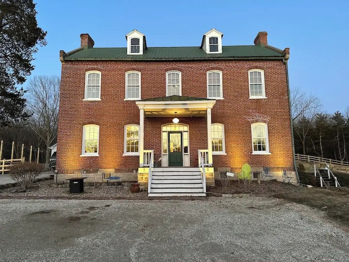 Brick Cellar Estate, Sleeps 14 With View Of River! - Hermann, MO