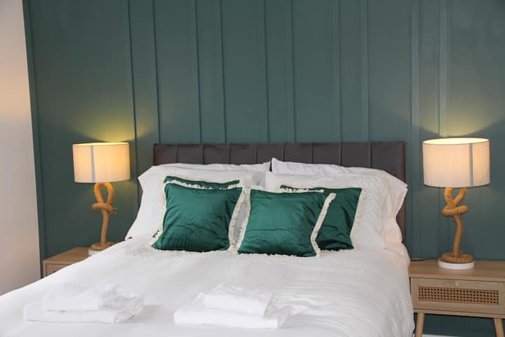 No. 13 Colchester Town Flat With Kitchen & Parking - Colchester