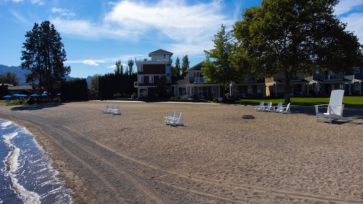 Lakefront Cottage With Pool - Kelowna