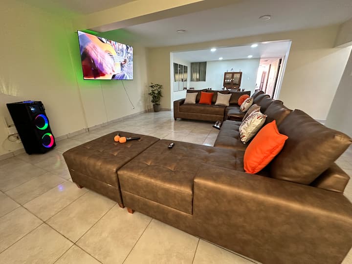 Big House 5 Star 16 Person Ac,tv, Pool  At Peru - Peru