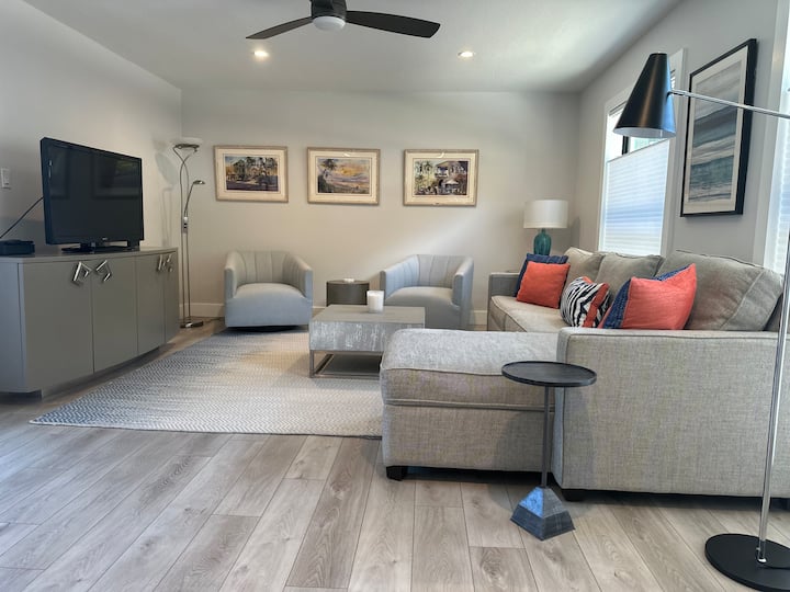 New Pricing 
Downtown Naples.
 Location! Location! - Naples, FL