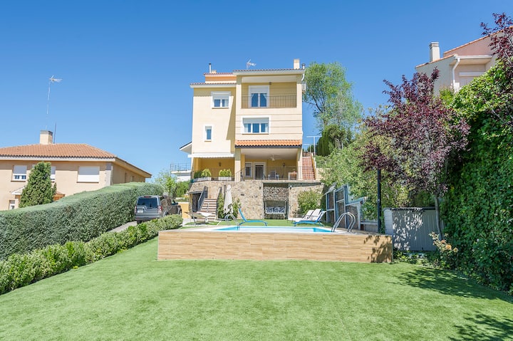 Casa Con Piscina En Aranjuez - Aranjuez