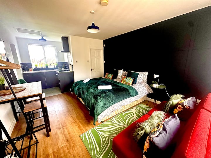 Deluxe Studio Annexe /En-suite Shower/wifi/heswall - Thurstaston Beach