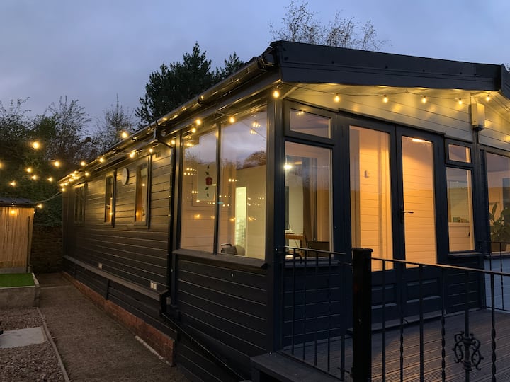 The Lodge With Hot Tub And River View - Haworth