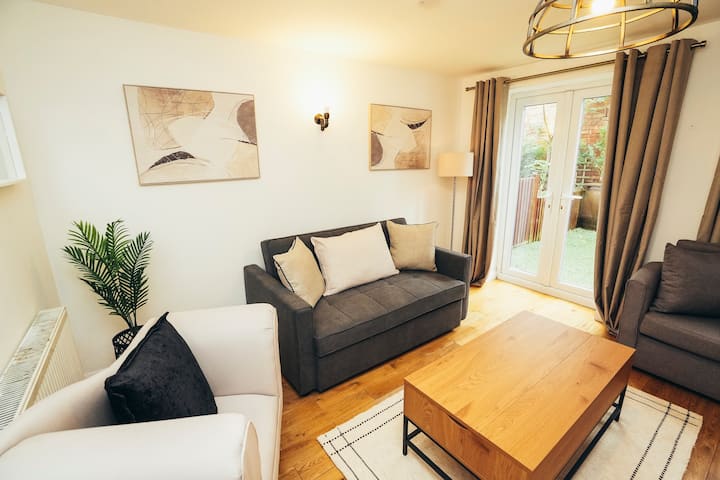 City Centre| Self Check-in | Parking X2 | Smart Tv - Staffordshire