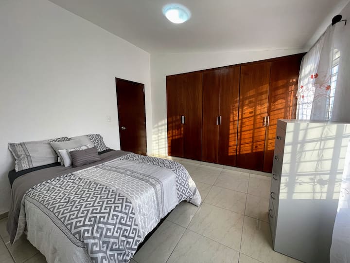 Amplia, Tranquila Y Bien Ubicada - Colima