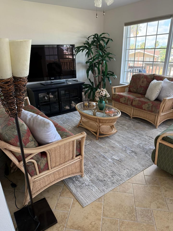 Lovely 2bed/2bath Ready For You! - Port Isabel, TX