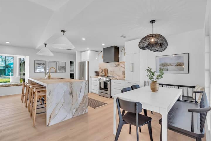 Luxury 5br Pool Home • Near Gulf Beaches - Holmes Beach, FL