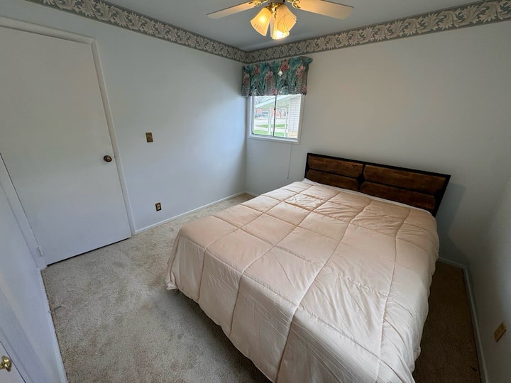 Private Room In Streamwood Home - Barrington, IL