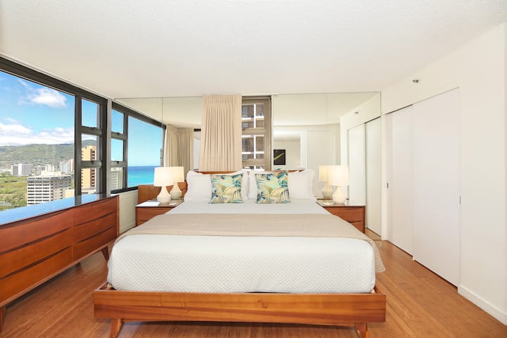 Waikiki Banyan # 2002 1 Bed, 1 Bath, Full Kitchen, Air Conditioner, Free Wifi, Free Parking - Honolulu, HI
