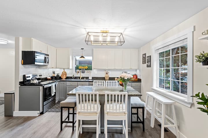 Beautifully Renovated 5 Mins From Capitol Downtown - Olympia, WA