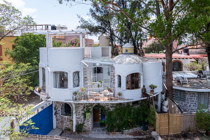 Funky House W/ Rooftop Terrace - San Miguel de Allende
